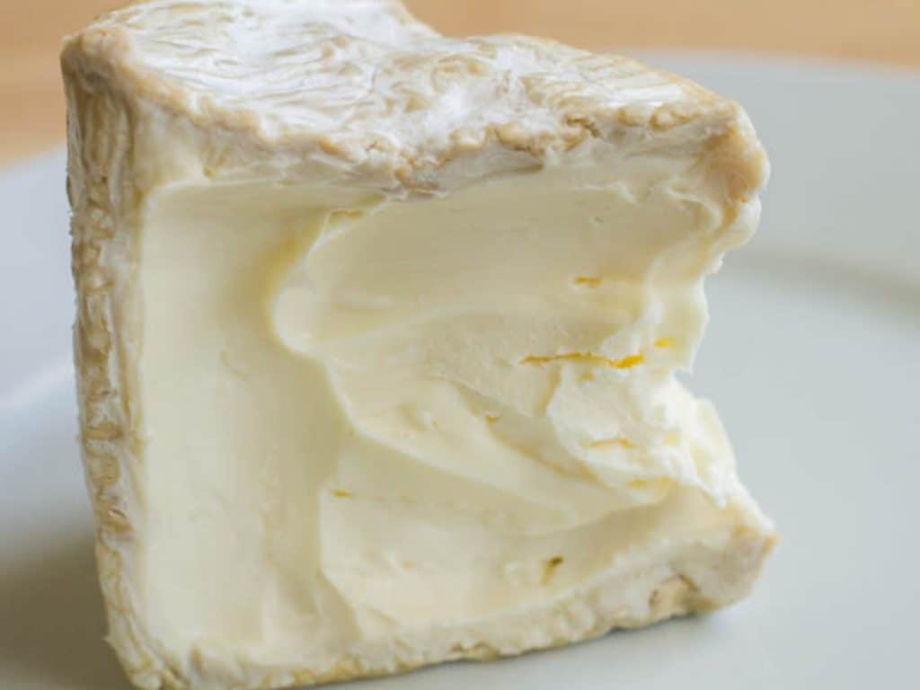 5 Cheese & Cocktail Pairings To Try While It’s Still Summer